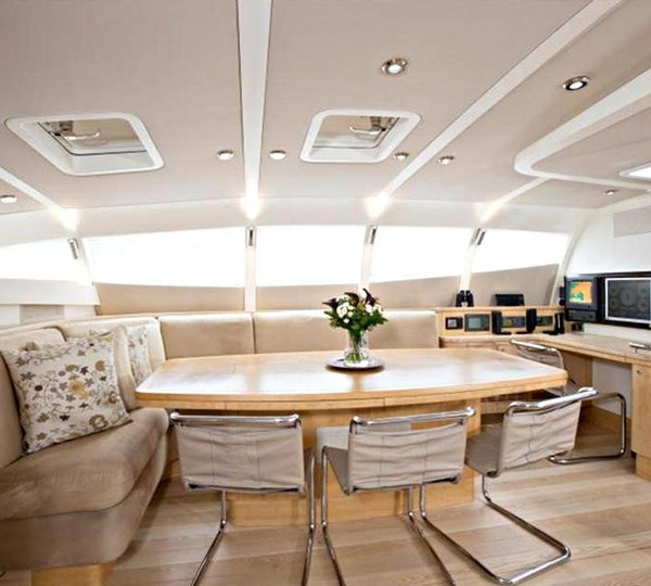 Yacht Hamilton II, CNB Bordeaux | CHARTERWORLD Luxury Superyacht Charters
